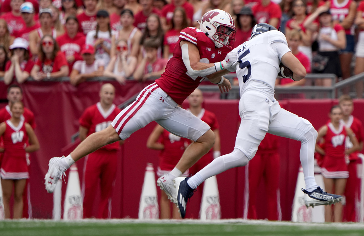 #24 Hunter Wohler: Wisconsin Badgers' Player Spotlight- A Blend of ...