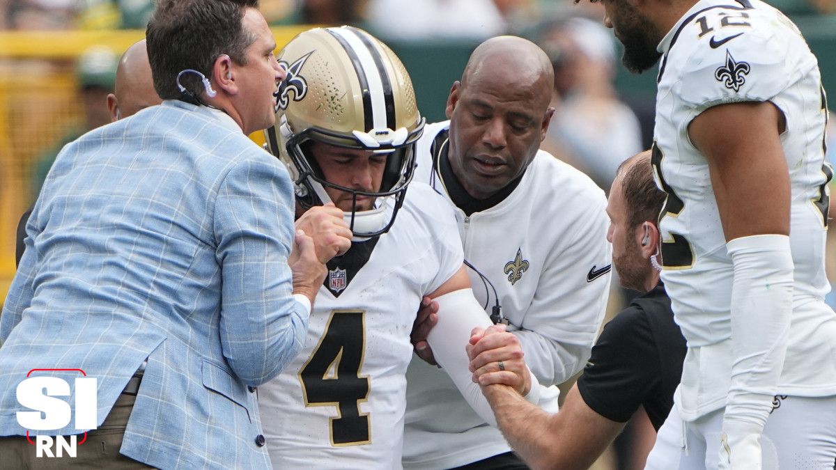 Derek Carr Leaves Game Against Packers With Shoulder Injury - Sports ...