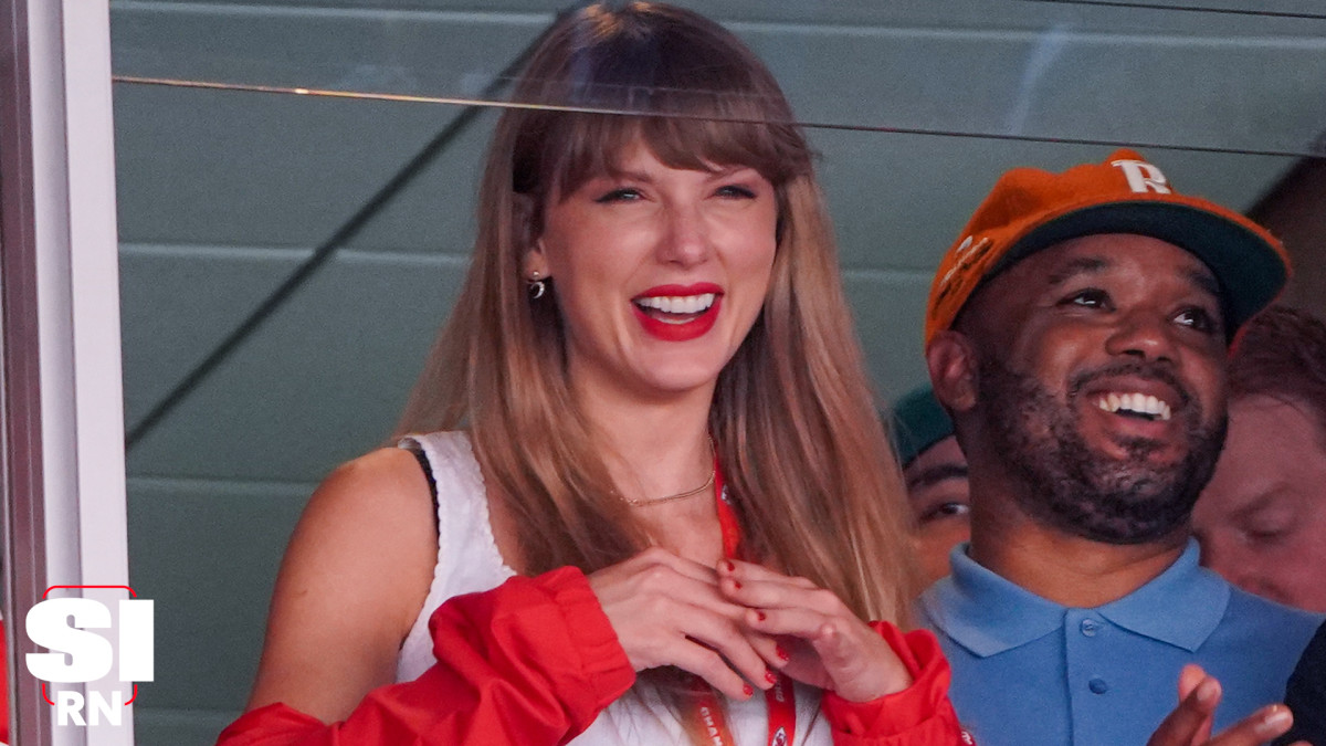 Eli Manning Wants Taylor Swift on 'ManningCast' - Sports Illustrated