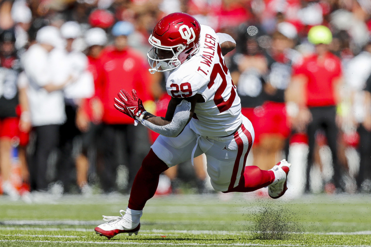WATCH: Oklahoma RB Tawee Walker Walks in to Give Sooners the Lead ...