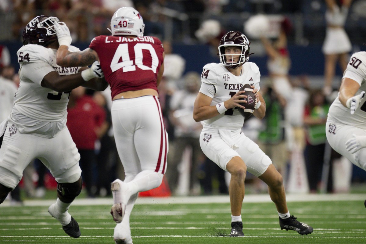 Texas A&M Aggies Roll Past Arkansas Razorbacks 34-22 - Sports ...