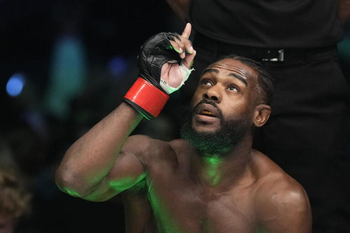 Former UFC Champ Aljamain Sterling Defeats Mike Grundy in Polaris 25 ...
