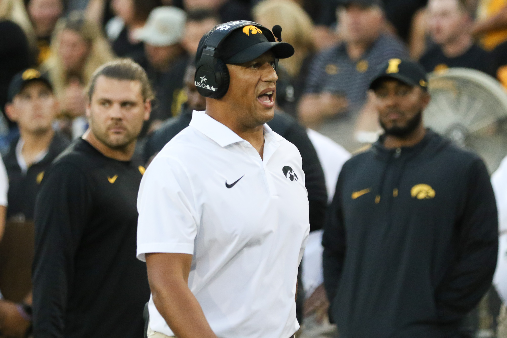 Watch: LeVar Woods Zoom 11-8-23 - Sports Illustrated Iowa Hawkeyes News ...