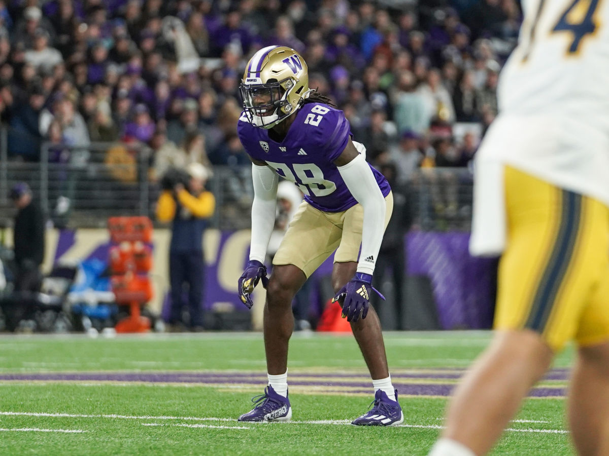 Nunley Has Best Game As Husky in the Desert, Intercepts First Pass ...