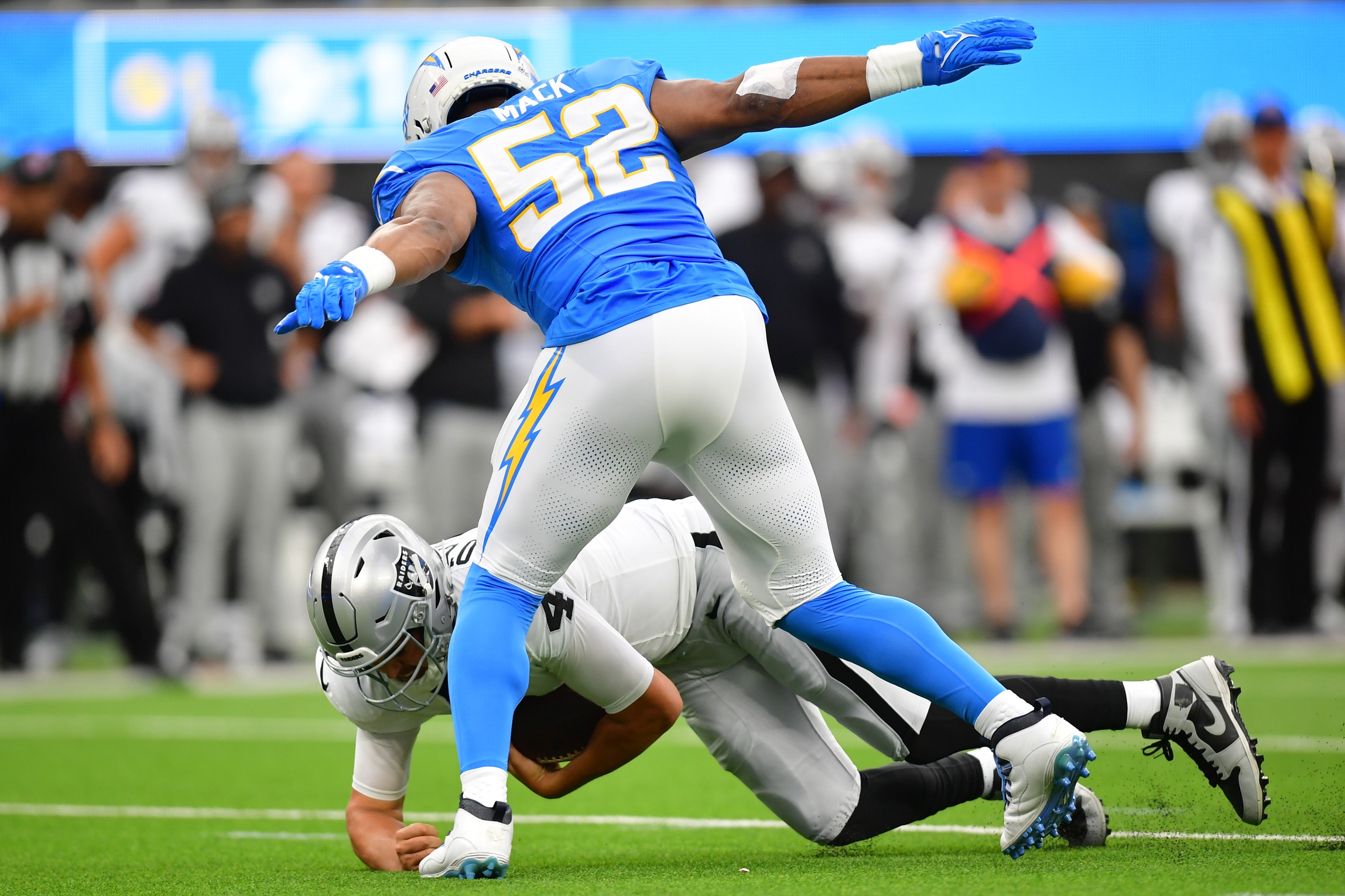Chargers News: Khalil Mack Sacks Rookie Raiders QB 6 Times In Game 4 Win - Sports Illustrated ...