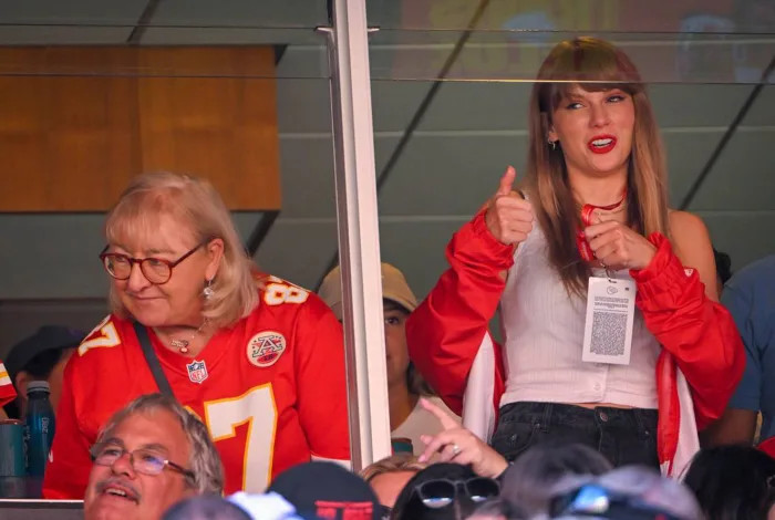 Taylor Swift & The Kelce Family: Is Mom Donna Happy with Philadelphia Eagles & Kansas City ...