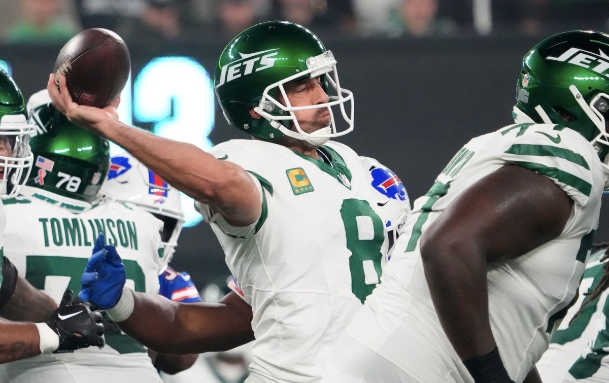 Travis Kelce Laughs off Jab By Aaron Rodgers But Kareem Takes a Shot at ...