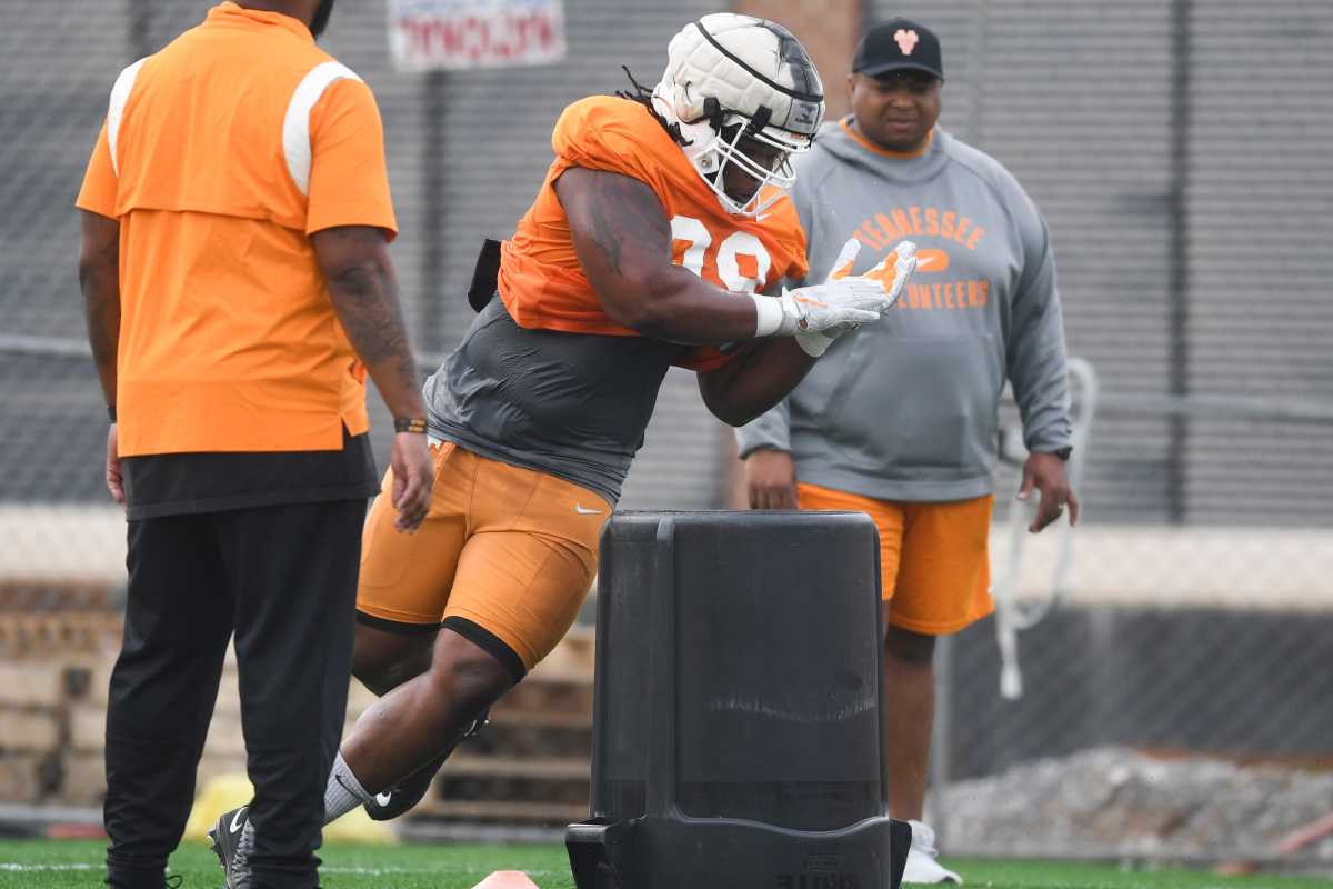 Omarr Norman-Lott Will Be Active For Tennessee Football - Sports ...