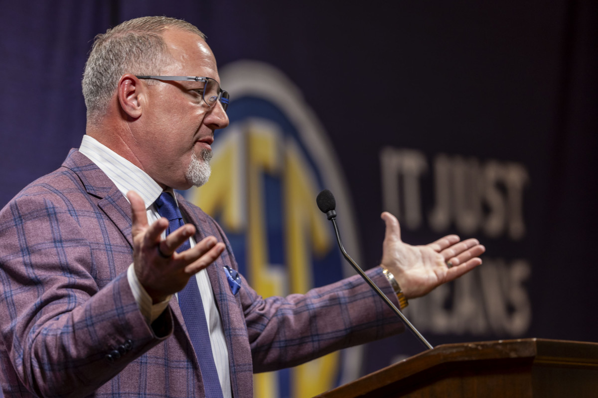 SEC Basketball Tipoff: Texas A&M Aggies' Returners, Buzz Williams ...