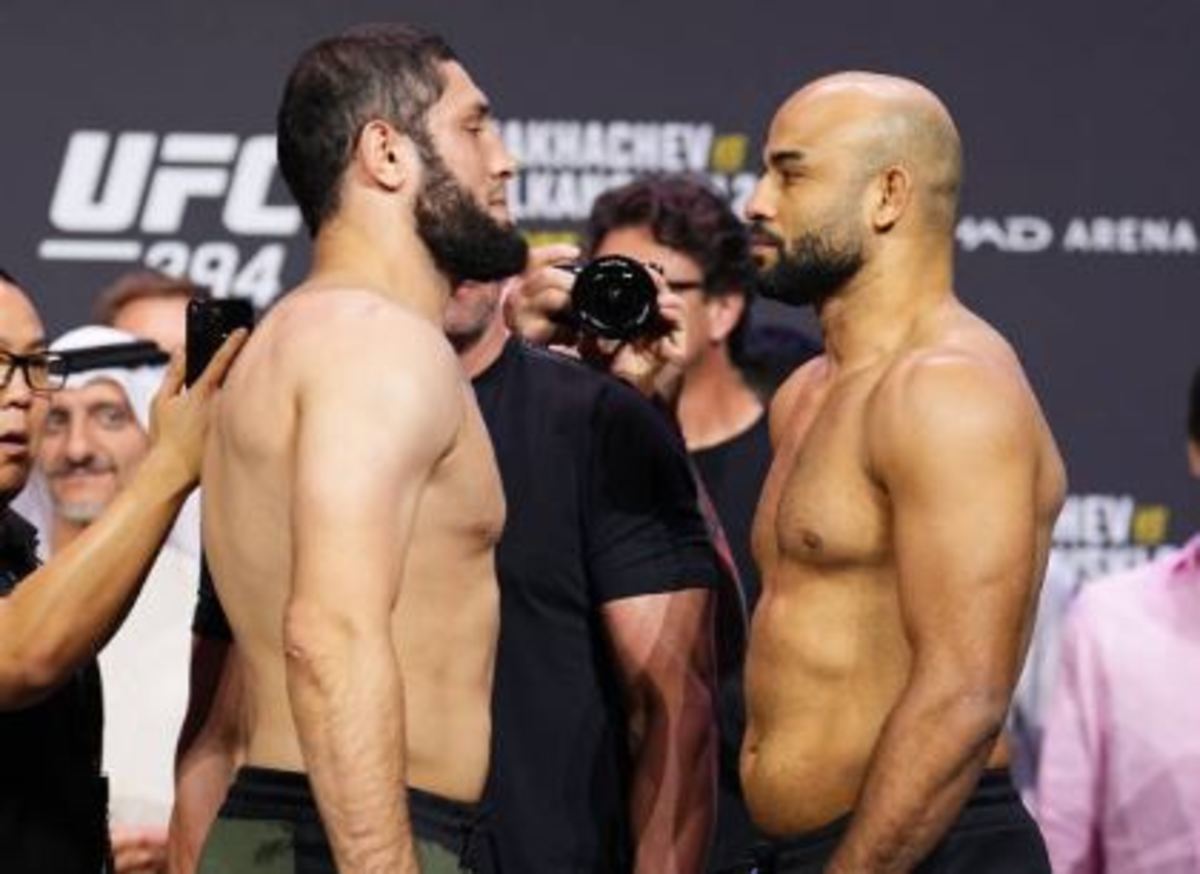 Islam Makhachev Finishes Alexander Volkanovski at UFC 294 - Sports ...