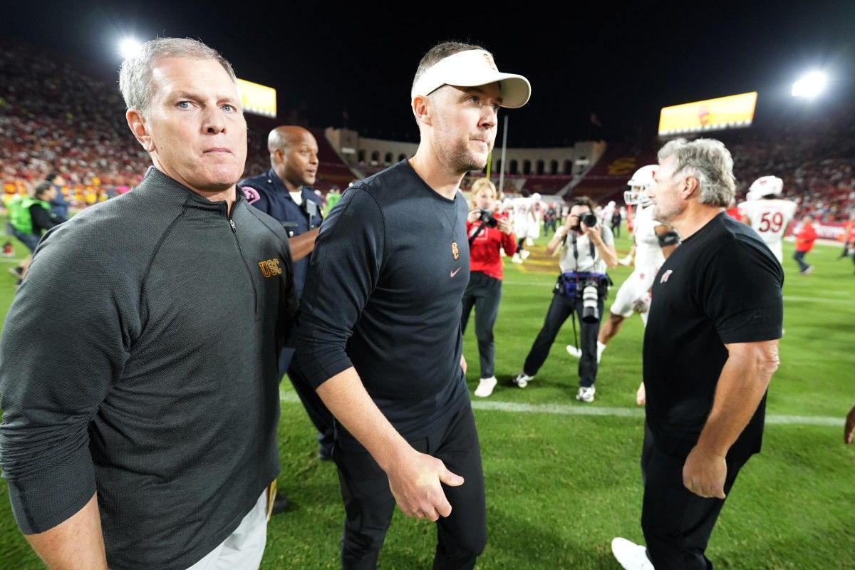 USC Trojans Football: Fans Hold Little Back In Ripping Trojans For ...