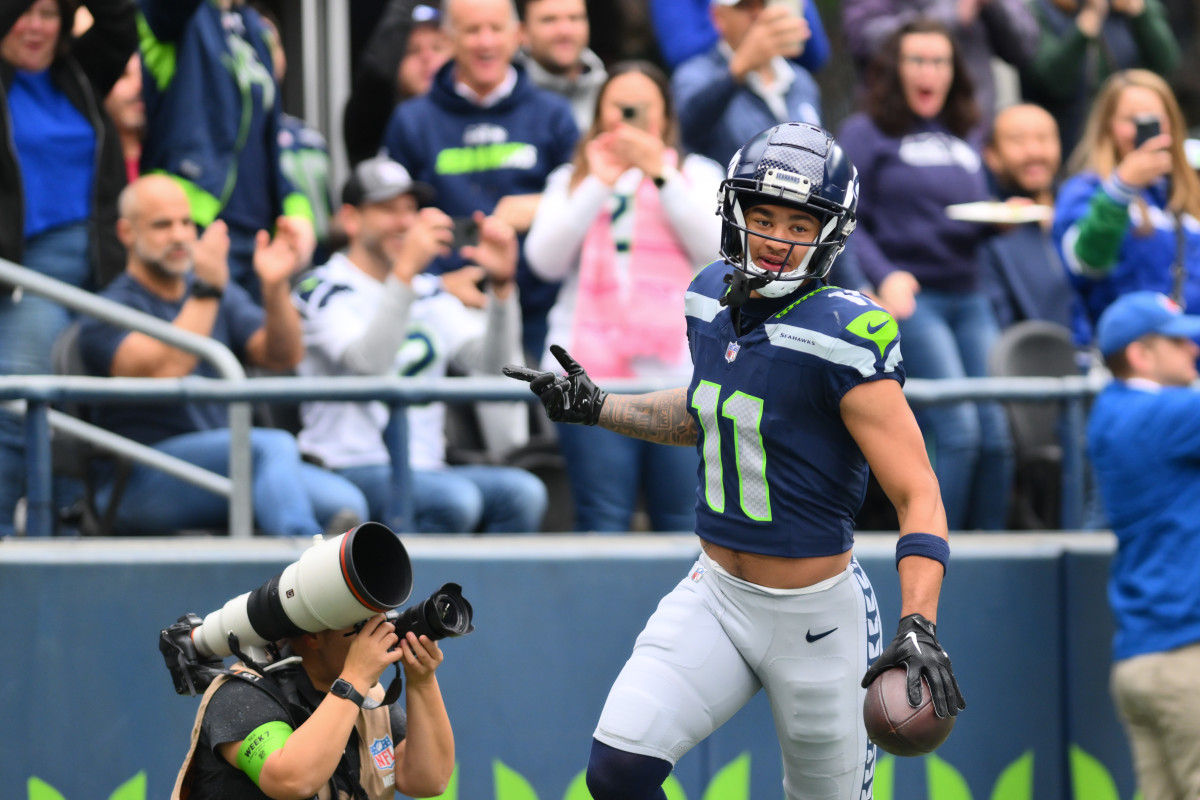 Sloppy Seattle Seahawks Top Arizona Cardinals Thanks to Defense, Rookie WRs - Sports Illustrated ...