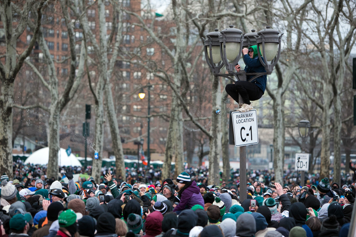 Philadelphia About to Use Absurd Amount of Lubricant on Light Poles ...
