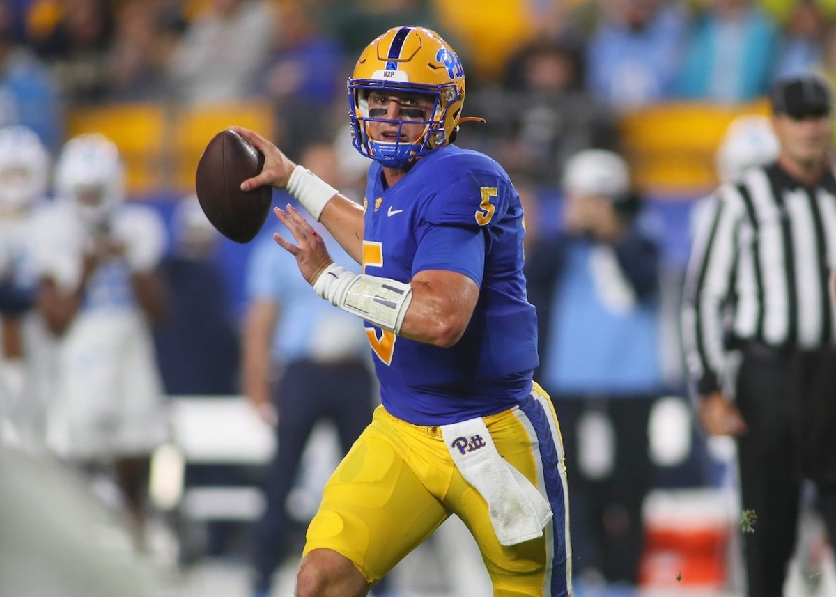 Phil Jurkovec Working With Pitt Panthers TEs in Practice - Sports ...