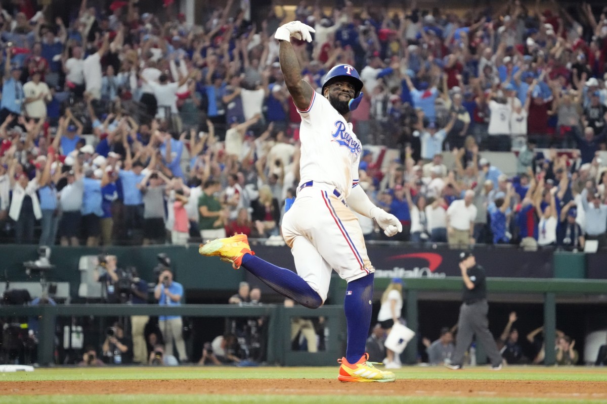 Spanish Call of Adolis Garcia's Walk-Off Home Run in Game 1 of World ...