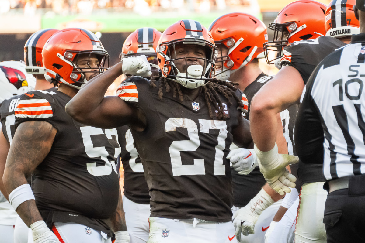 Kareem Hunt Punches It In, Cutting the Browns Deficit to Seven - Sports ...