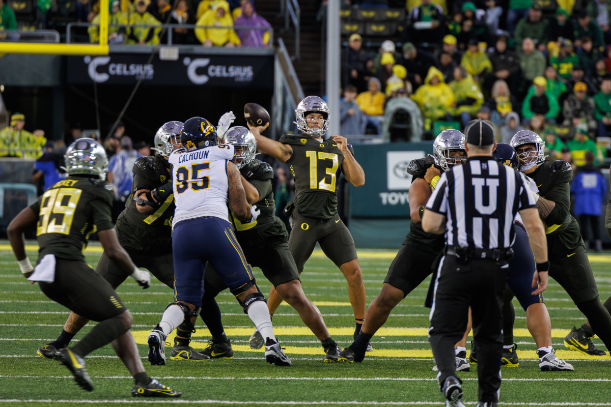Oregon Football: Oregon QB Ty Thompson Enters the Transfer Portal ...