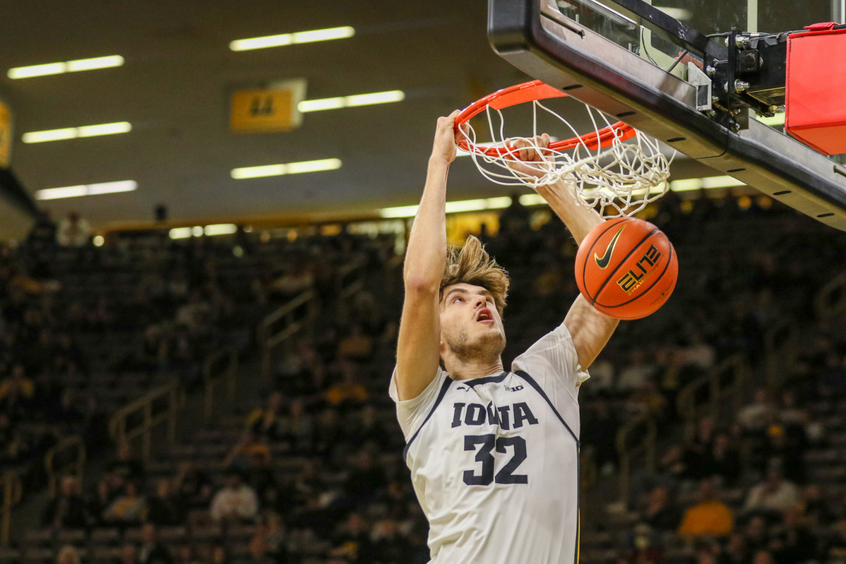 Owen Freeman B1G Freshman of Week - Sports Illustrated Iowa Hawkeyes ...