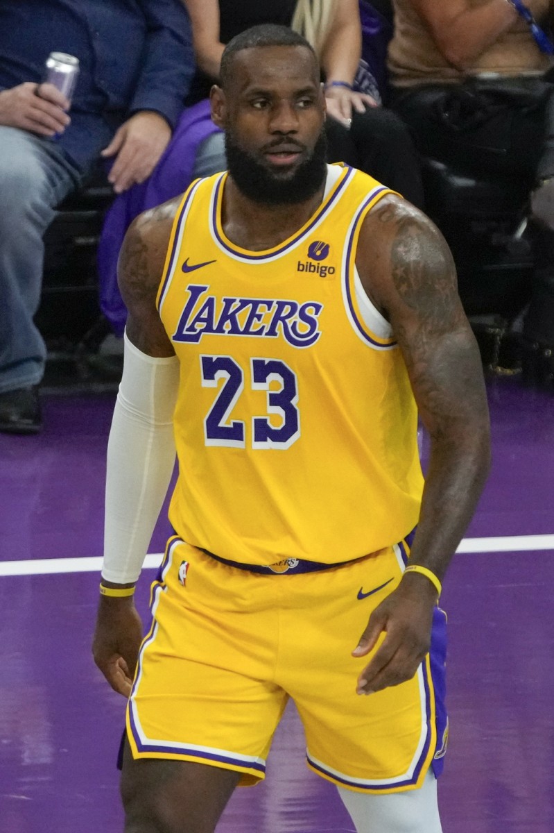 Lakers News: LeBron James Provides Unsettling Update on Shin Injury ...