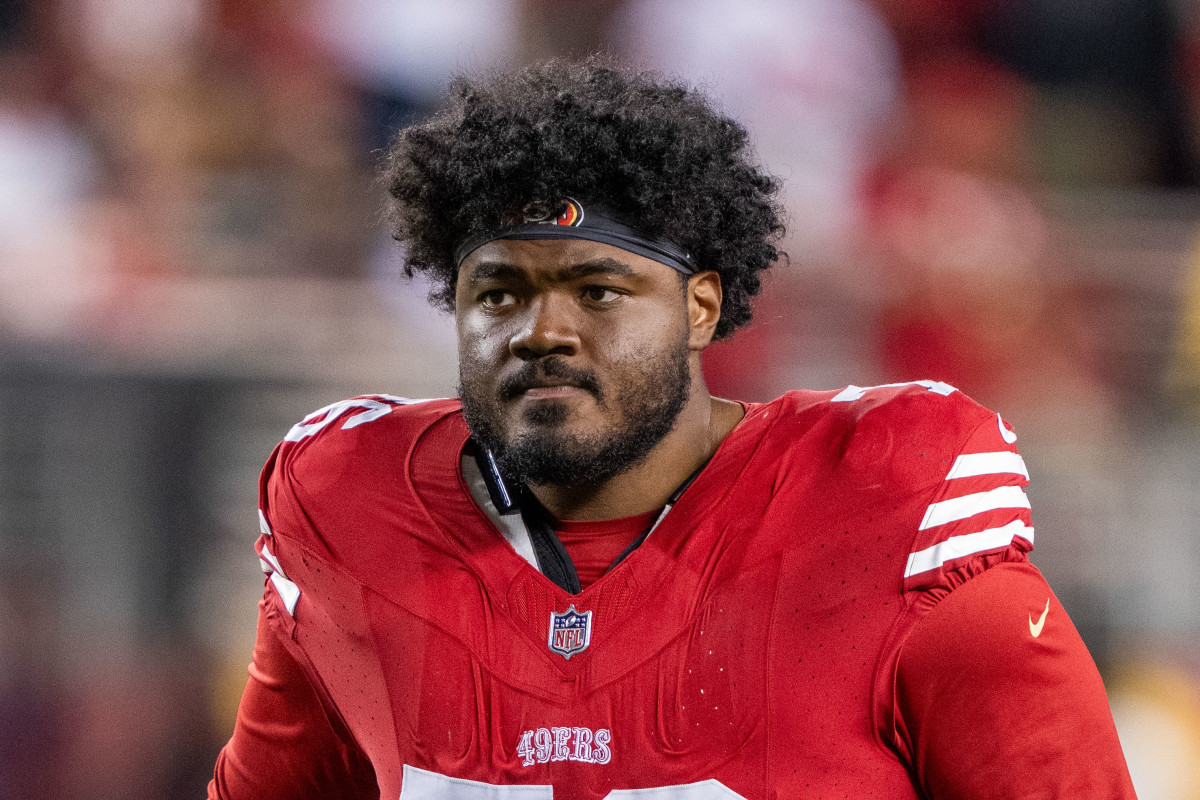 The 49ers Should Start Jaylon Moore at Right Tackle - Sports ...