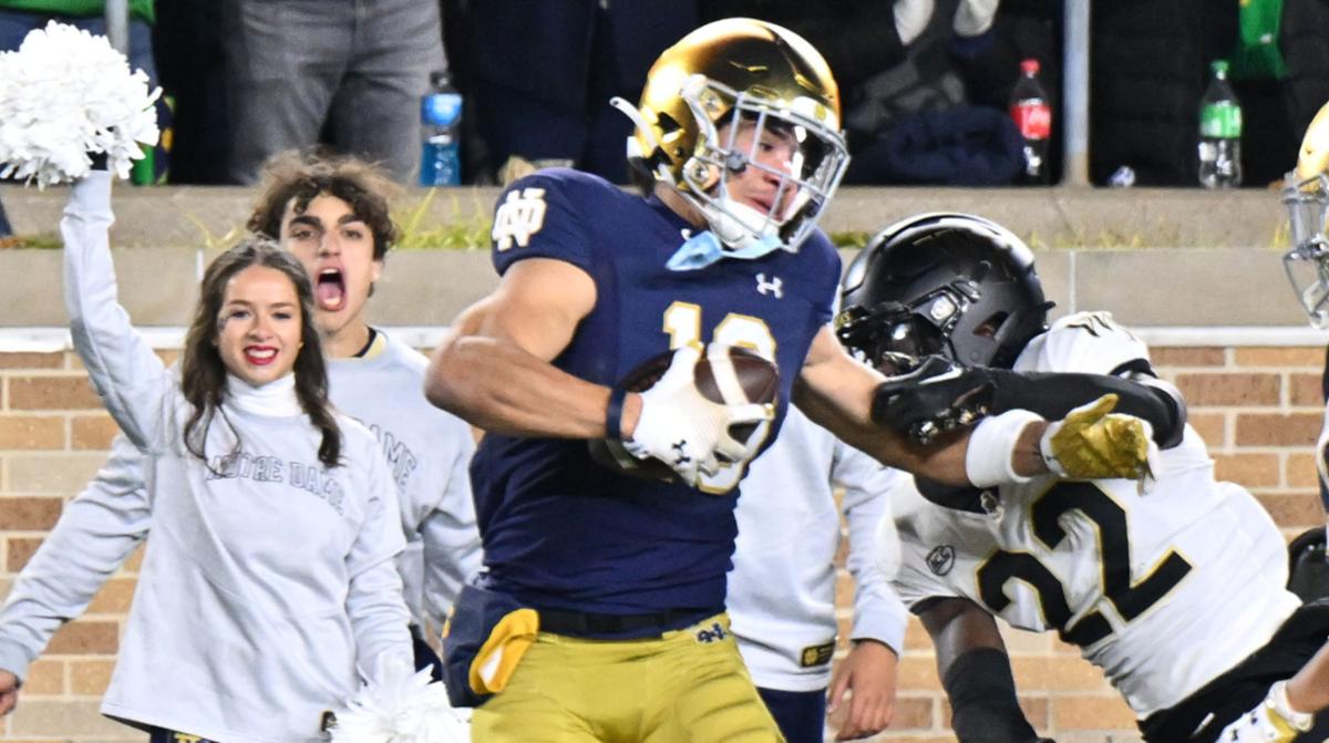 Notre Dame Moves Back Up To No 17 In Ap Poll Sports Illustrated