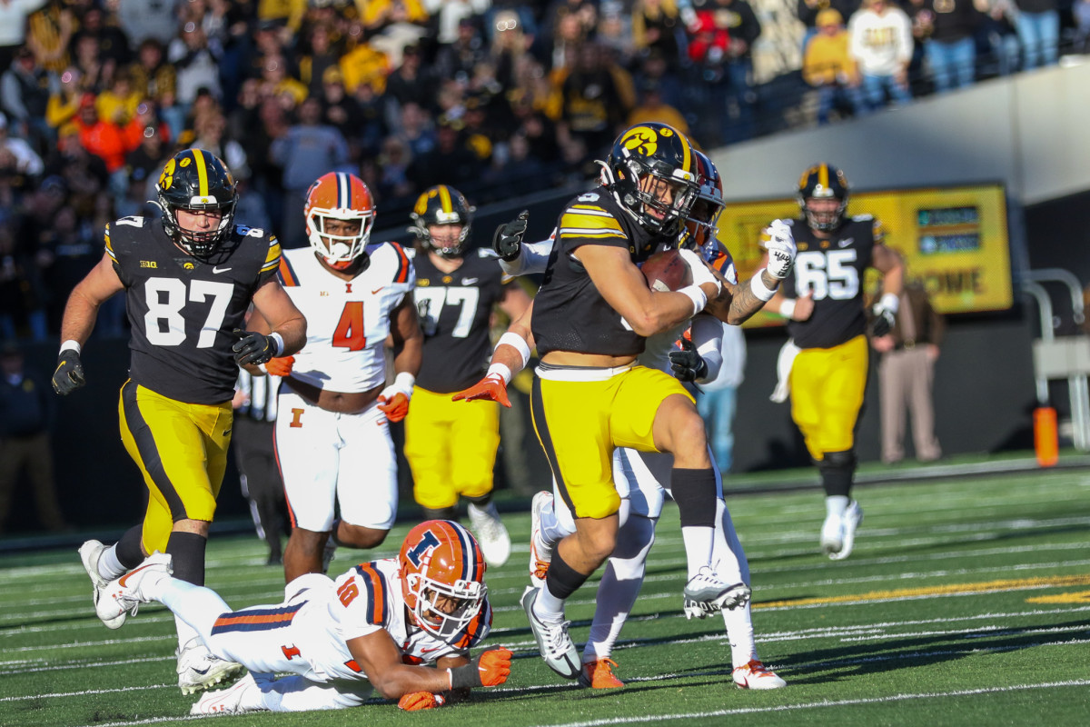 Photo Gallery: Iowa Wins The West - Sports Illustrated Iowa Hawkeyes ...