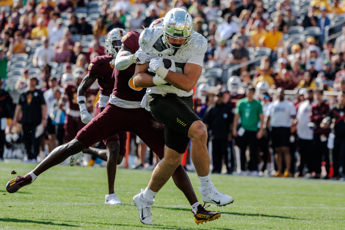 Oregon Football: No. 6 Oregon Dominates in the Desert, Routs Arizona ...