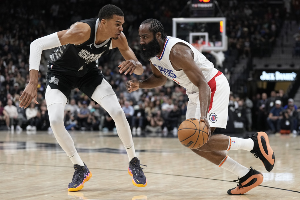 Kawhi Leonard, Paul George Too Much for San Antonio Spurs in Loss to ...