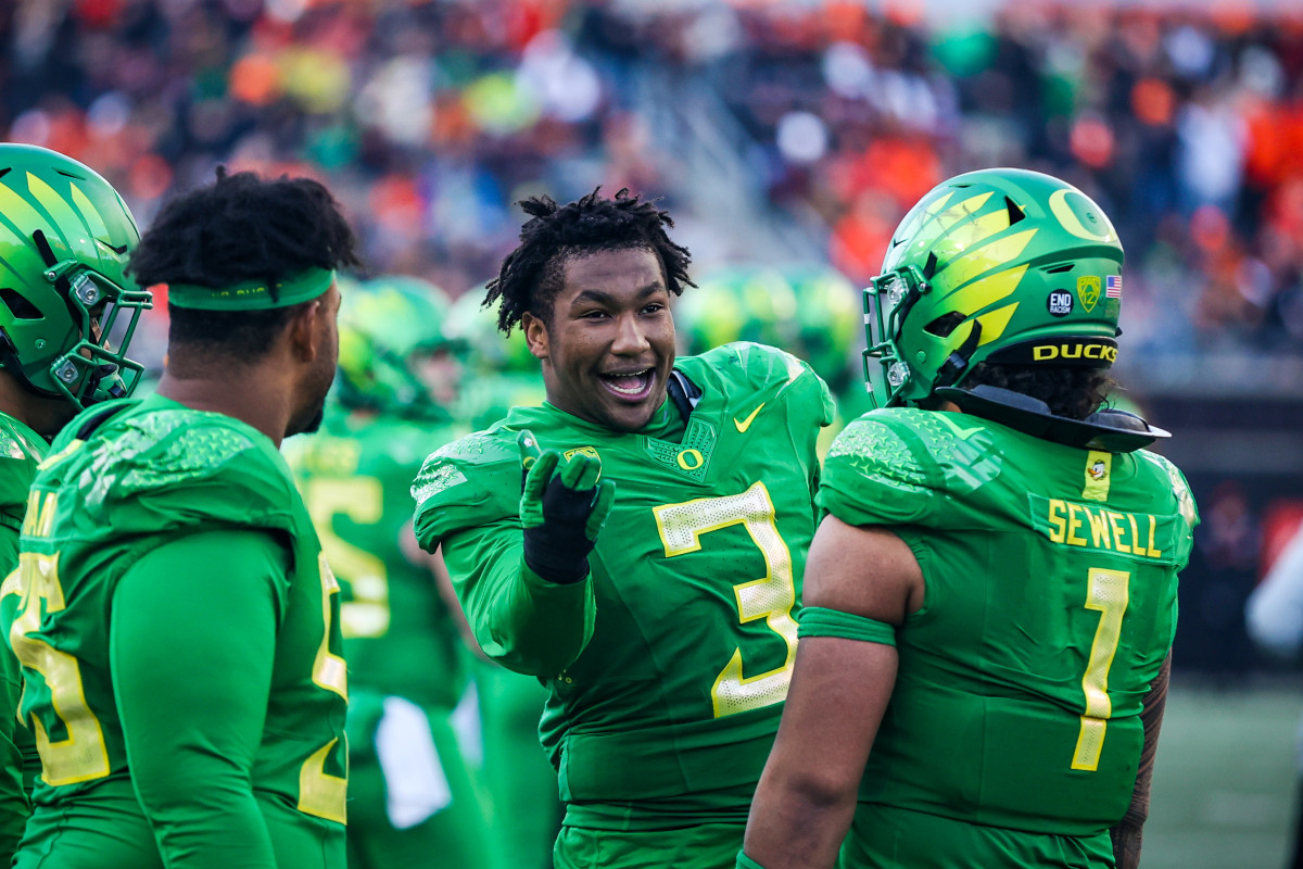 Oregon Football: No. 6 Oregon Ducks Face No. 16 Oregon State Beavers to ...