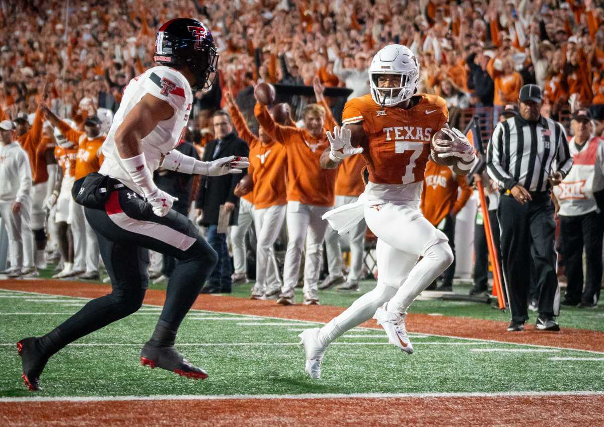 Texas Longhorns Leaving Meat on Bone, Lead Texas Tech Red Raiders at ...
