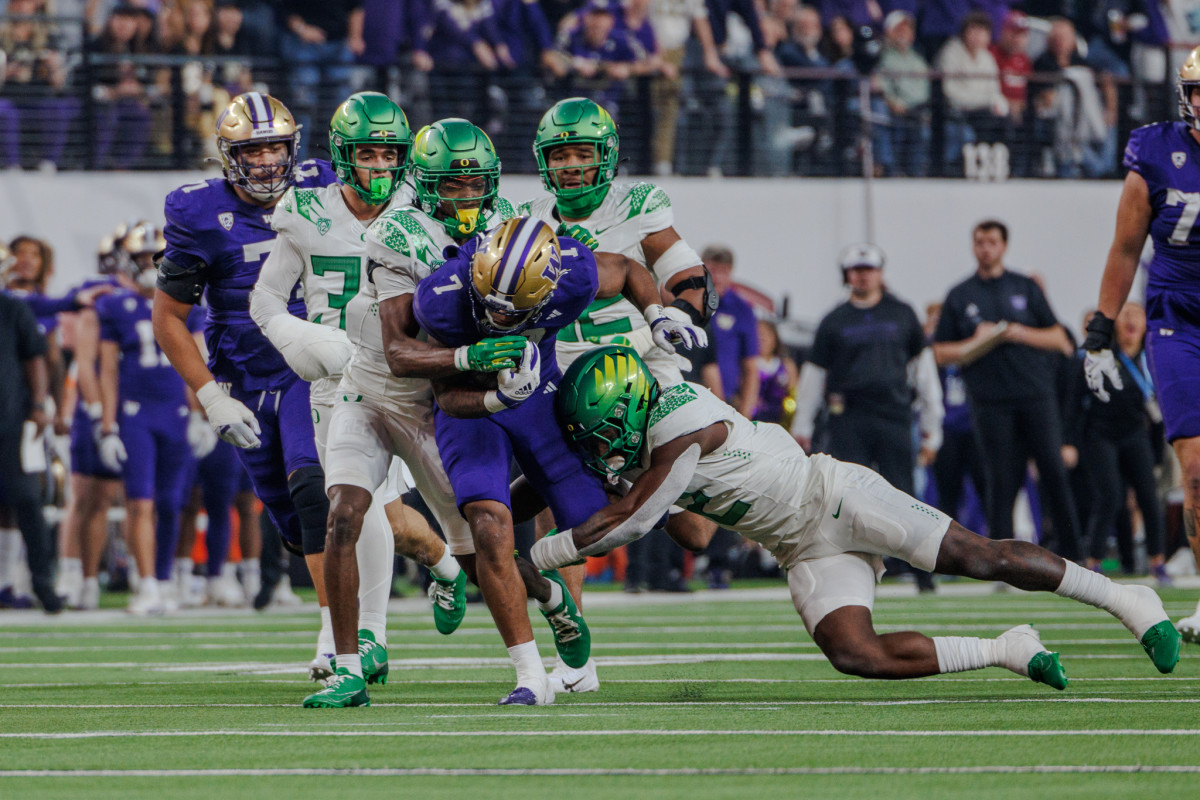 Oregon Football Fiesta Bowl Preview: Oregon Faces Off With Liberty in New Year's Showdown ...