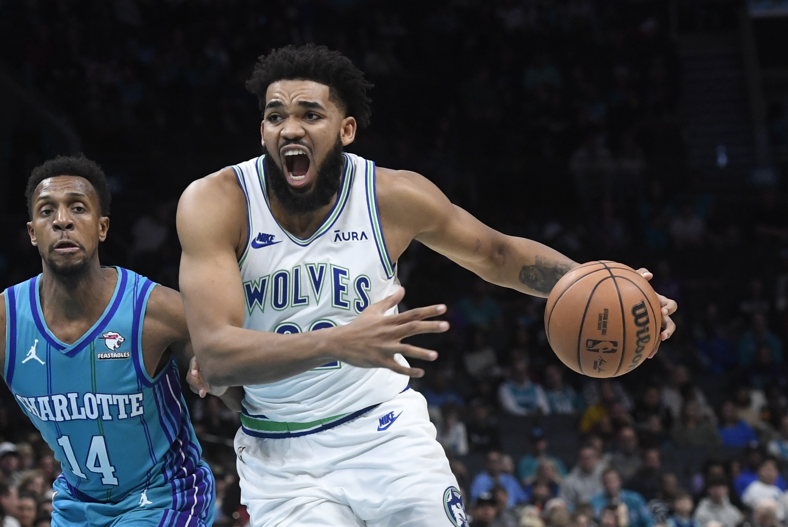 Timberwolves' three bigs get the win on the road to Charlotte Hornets ...