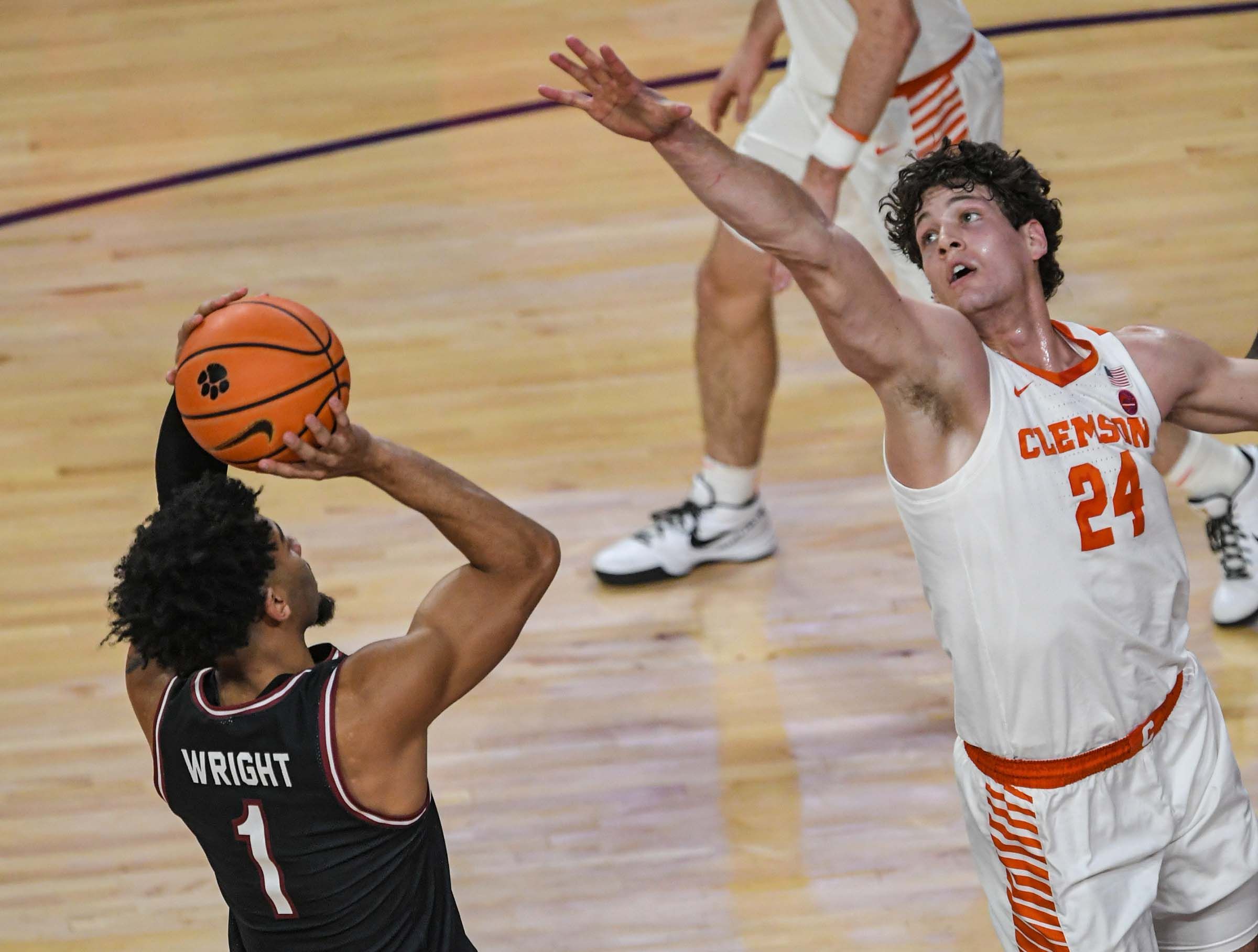 South Carolina's Men's Basketball Team Drops First Game Of Season To ...