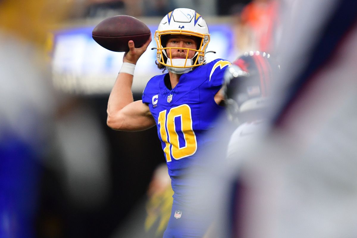 Oregon Football: Chargers QB Justin Herbert Suffers Fractured Index ...