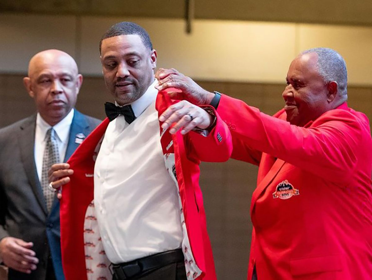 Trei Oliver Inducted At 2023 Celebration Bowl Champions Circle Dinner ...