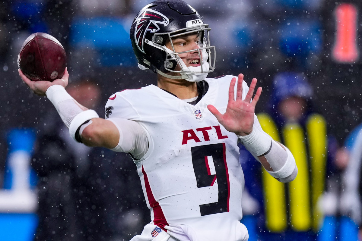 Atlanta Falcons Coach TJ Yates: Desmond Ridder 'Absolutely' Can Grow ...
