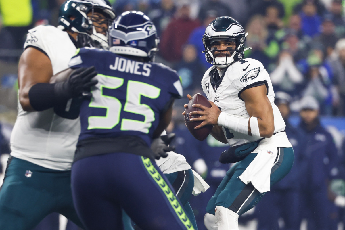 Jalen Hurts Shakes Off Illness, Leads Philadelphia Eagles to Halftime Lead vs. Seattle Seahawks ...