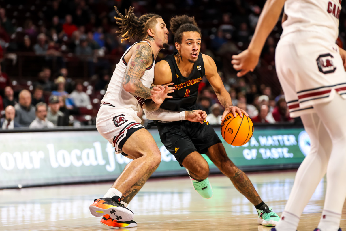 South Carolina Men's Basketball Team Set To Take On The Elon Pheonixes ...