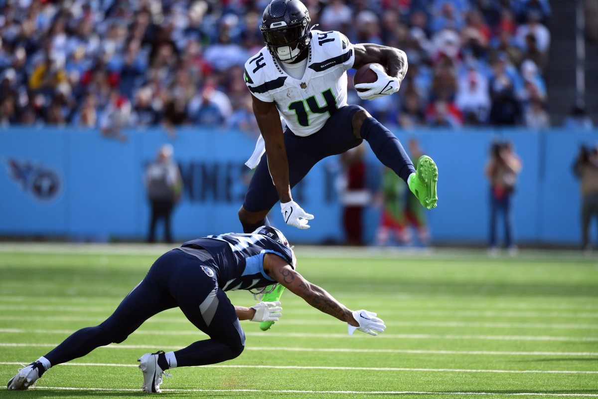 WATCH: Titans Allow Go-Ahead TD to DK Metcalf in 4th Quarter - Sports ...