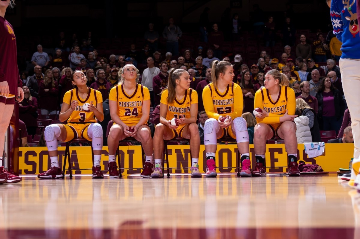 No. 4 Iowa Plays Host to Minnesota - Sports Illustrated Iowa Hawkeyes ...