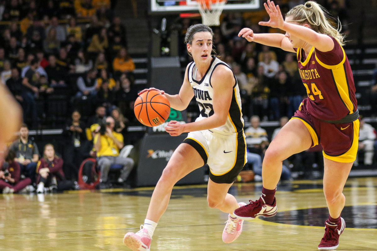 Caitlin Clark Sets Assist Record in Hawkeye Win - Sports Illustrated ...