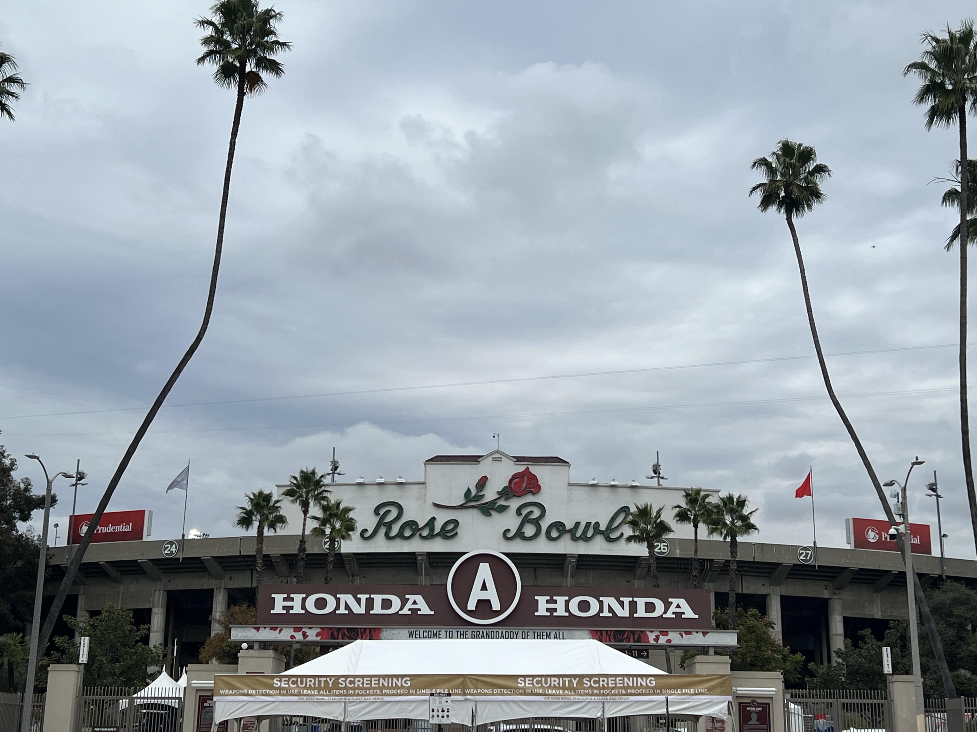 Postcard from Pasadena: Rose Bowl Eve - Sports Illustrated Alabama ...