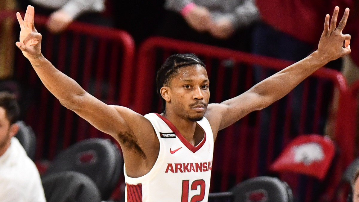 Razorbacks need every bit of big first half lead to hold off Aggies ...