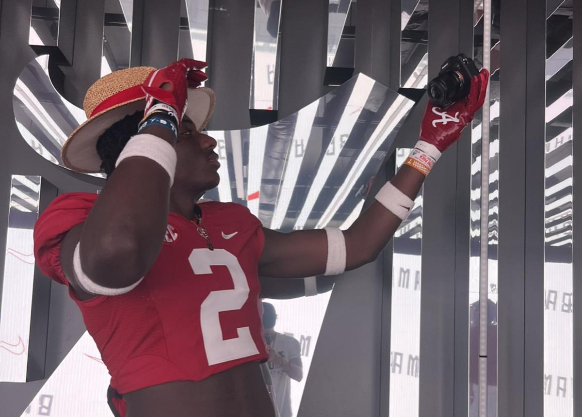 Alec Abeln Checks On Kendre Harrison - Sports Illustrated Tennessee ...