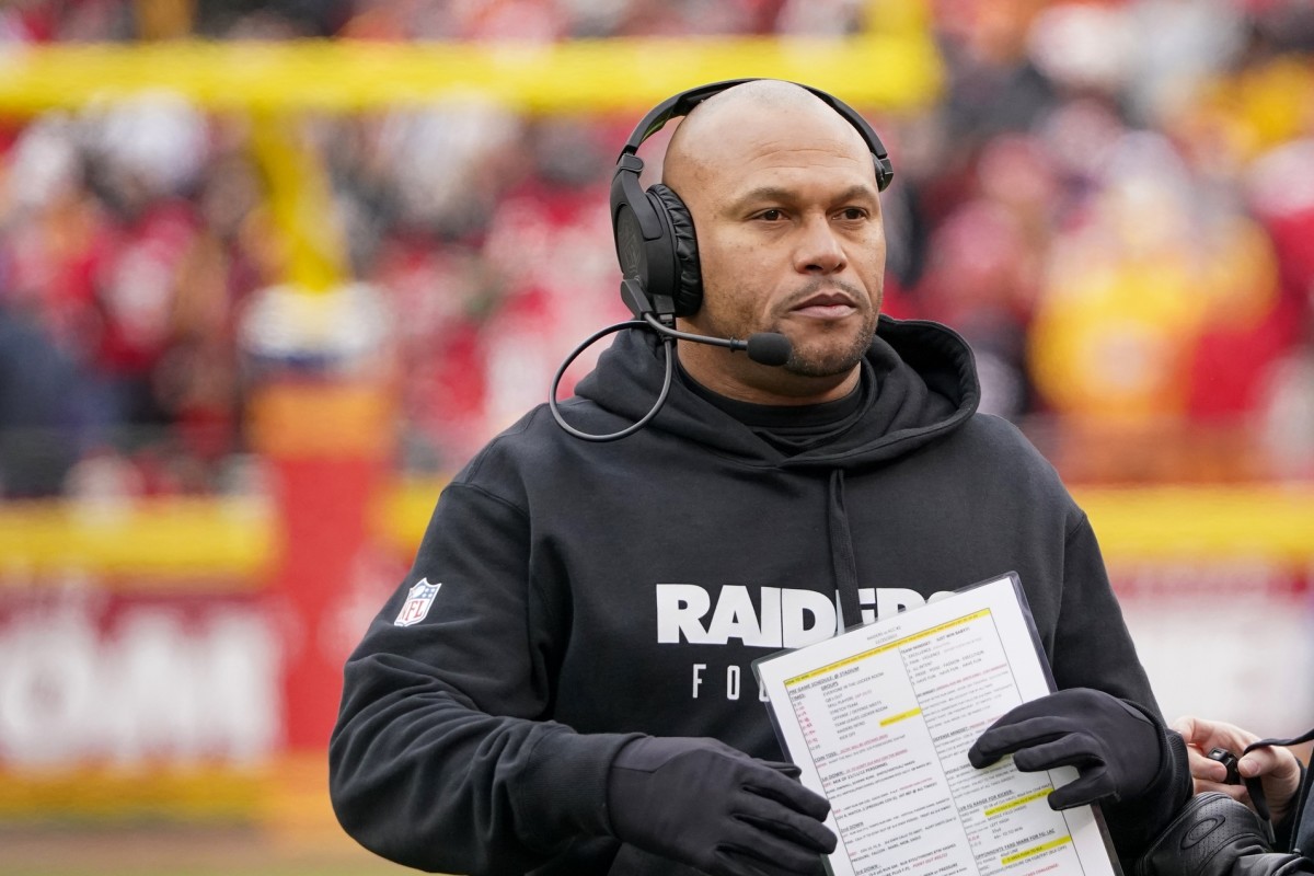 Las Vegas Raiders' Antonio Pierce retained as permanent head coach - Sports Illustrated Las ...