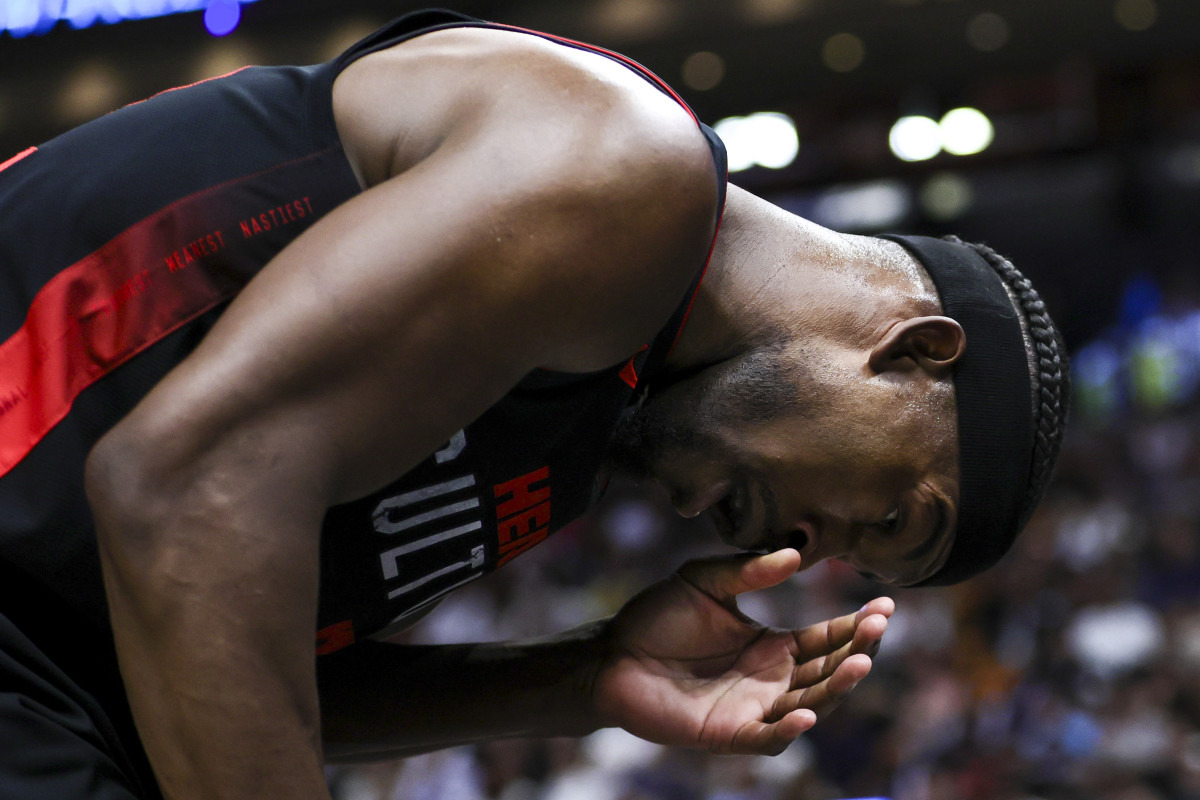 Jimmy Butler Takes Scary Shot to Face in Grizzlies vs. Heat - Sports ...