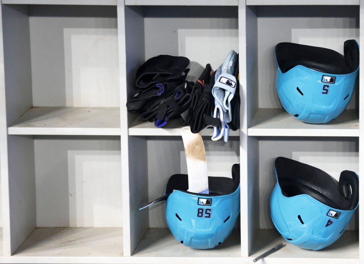 Miami Marlins Unveil Two New Uniforms at FanFest This Weekend - Fastball