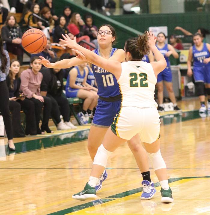 Diana Lara helps Cigarroa beat Laredo Nixon in District 30-5A battle ...