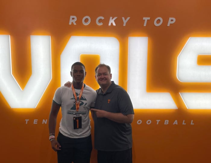 Zion Grady, nation's No. 1 edge-rusher in 2025, eager to visit ...