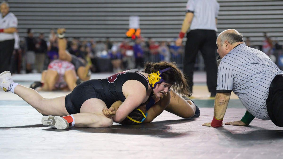 Watch: Alivia White beats 2-time WIAA state champion Ofa He Lotu Tuifua ...